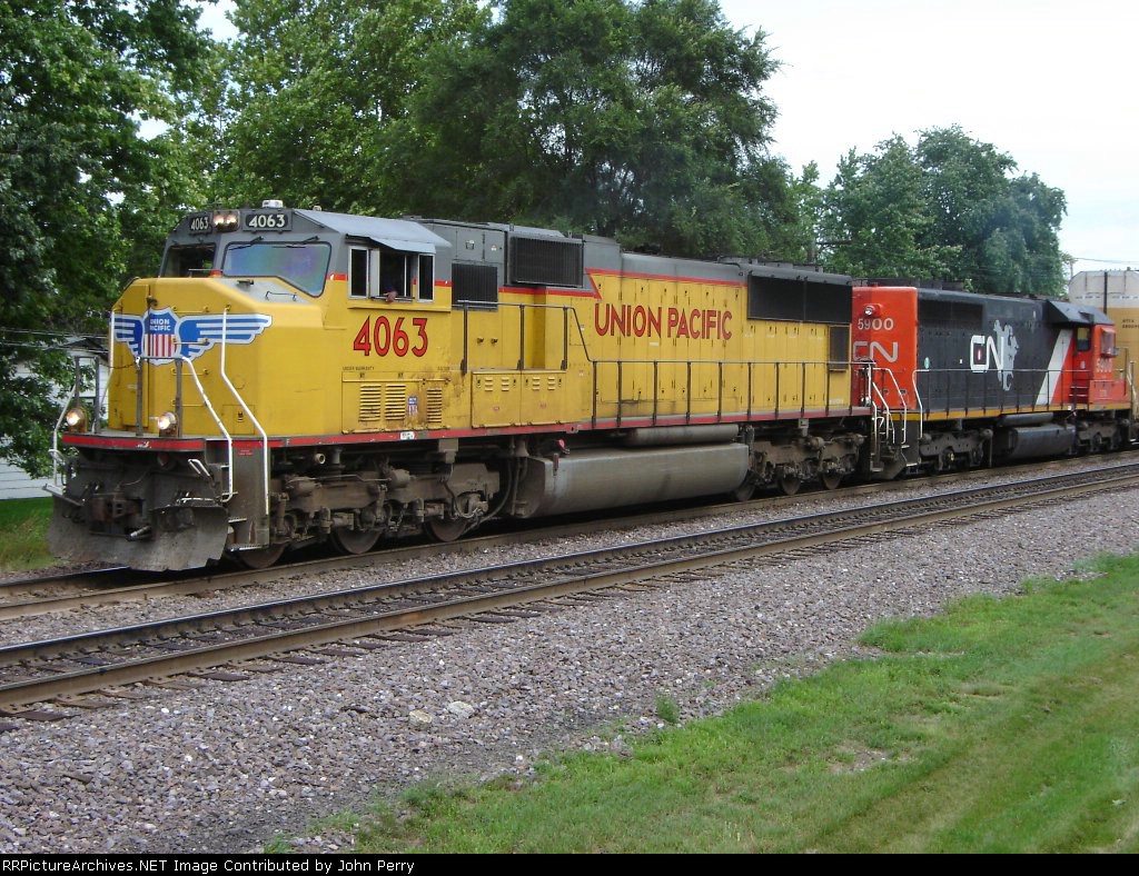 UP #4063 & CN #5900